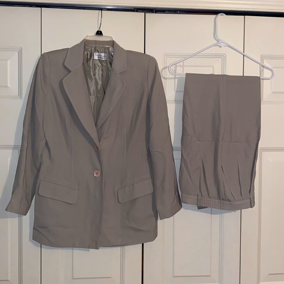 villager | Jackets & Coats | Villager Petite By Liz Claiborne Pant Suit ...